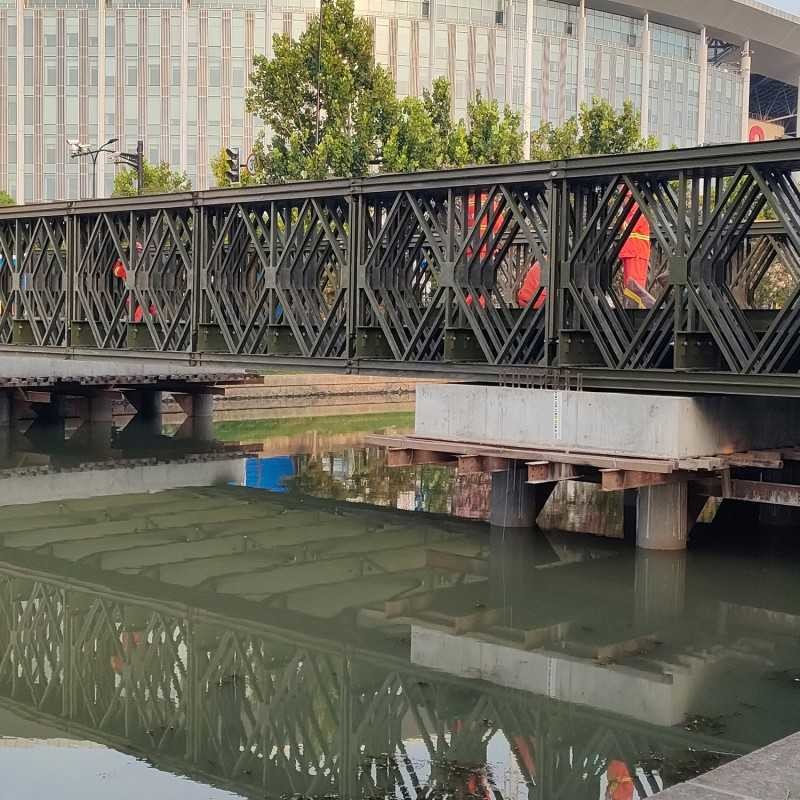 GB Q345B Temporary Steel Bridge / Emergency Metal Pedestrian Bridge video
